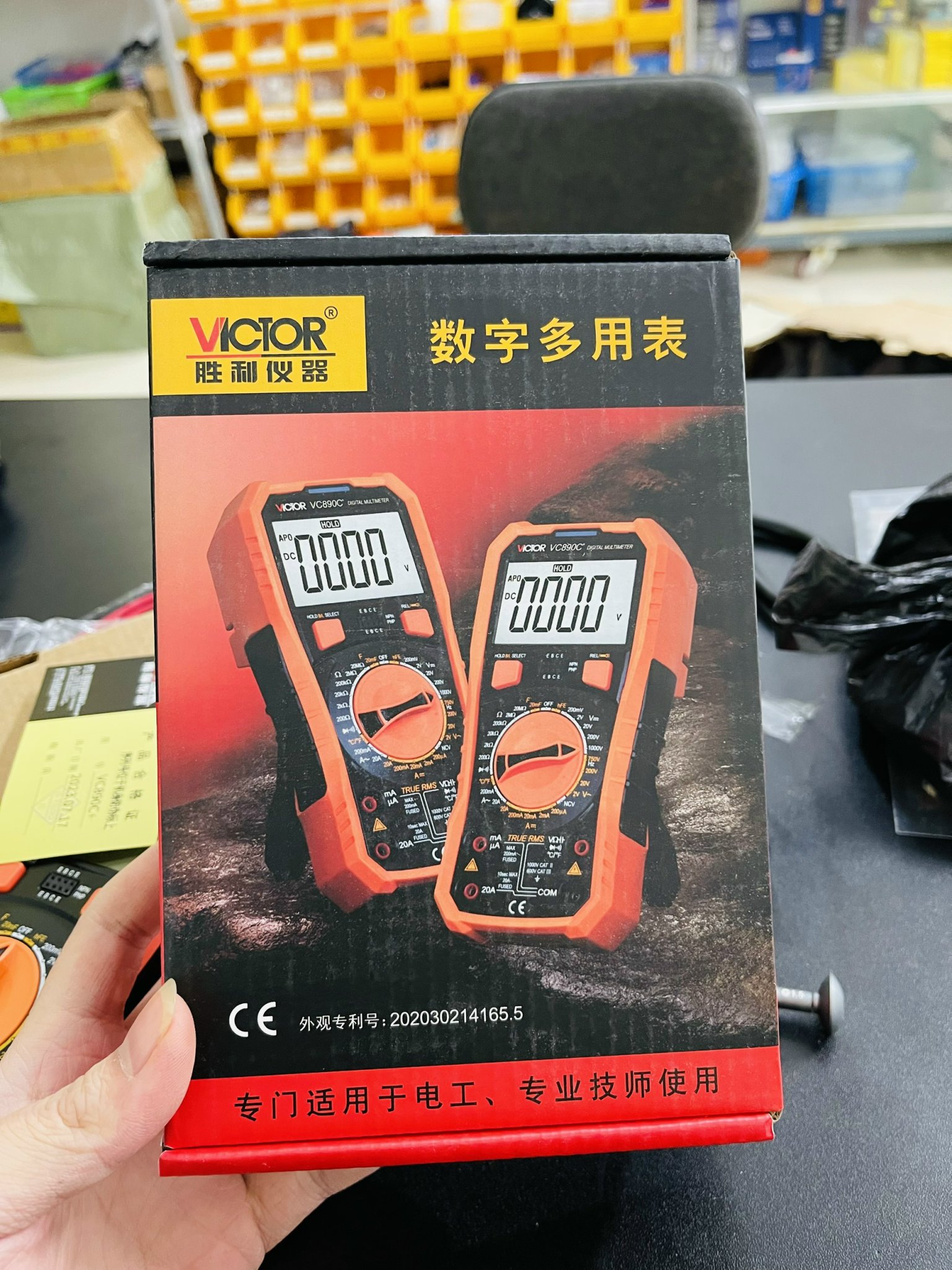 Đồng hồ vạn năng điện tử hiển thị số VICTOR VC890C